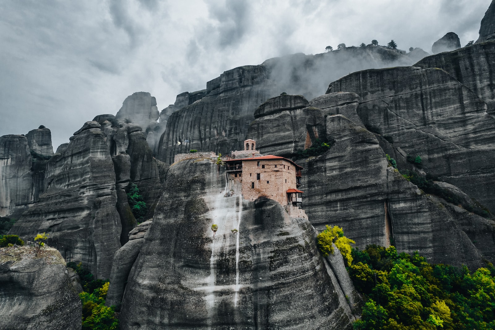 Les Météores : les monastères perchés de la Grèce